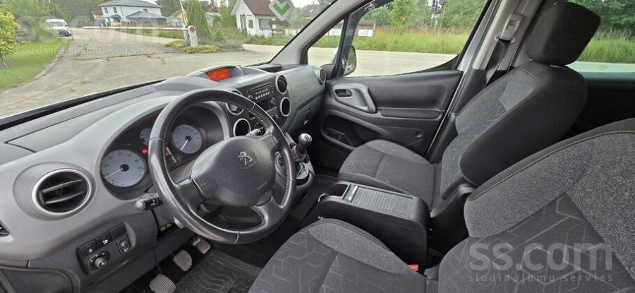 Grey Peugeot Partner 2018 in Riga, with an engine capacity of 1.60 L and mileage of 96 thousand km for 7350 €, photo 9 on AUTOMOTO.COM.LV