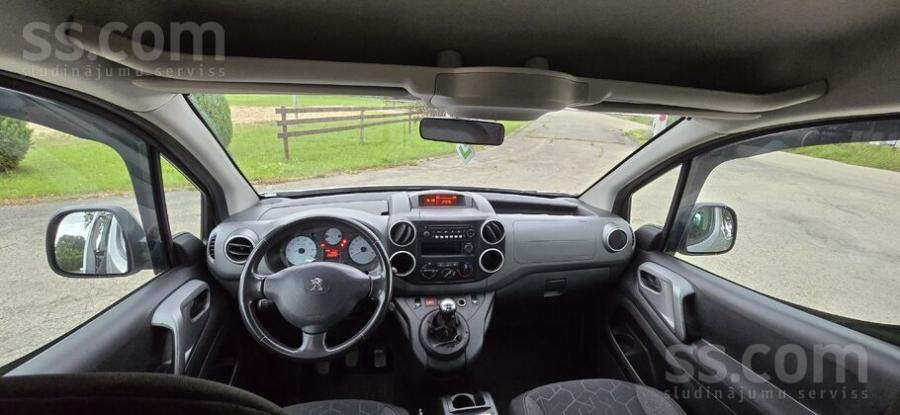 Grey Peugeot Partner 2018 in Riga, with an engine capacity of 1.60 L and mileage of 96 thousand km for 7350 €, photo 10 on AUTOMOTO.COM.LV