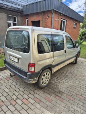 Pelēks Peugeot Partner 2007 Cēsis, ar dzinēja tilpumu 1.60 L un nobraukumu 225 tūkst. km par 800 €, foto 4 vietnē AUTOMOTO.COM.LV