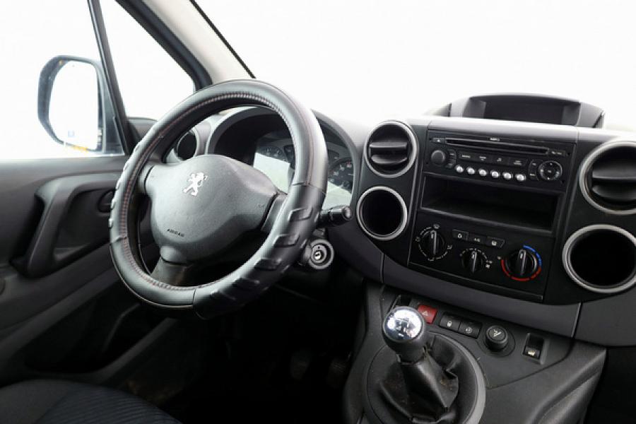 Pelēks Peugeot Partner 2009 Tallina, ar dzinēja tilpumu 1.60 L un nobraukumu 203 tūkst. km par 1699 €, foto 6 vietnē AUTOMOTO.COM.LV