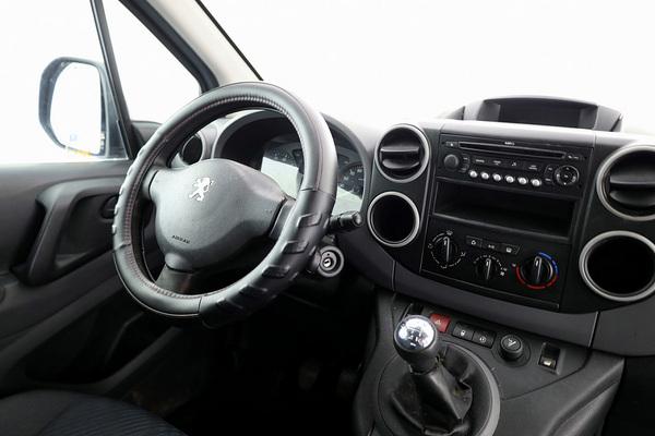 Grey Peugeot Partner 2009 in Tallinn, with an engine capacity of 1.60 L and mileage of 203 thousand km for 1699 €, photo 6 on AUTOMOTO.COM.LV
