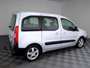 Grey Peugeot Partner 2009 in Tallinn, with an engine capacity of 1.60 L and mileage of 282 thousand km for 1899 €, photo 4 on AUTOMOTO.COM.LV