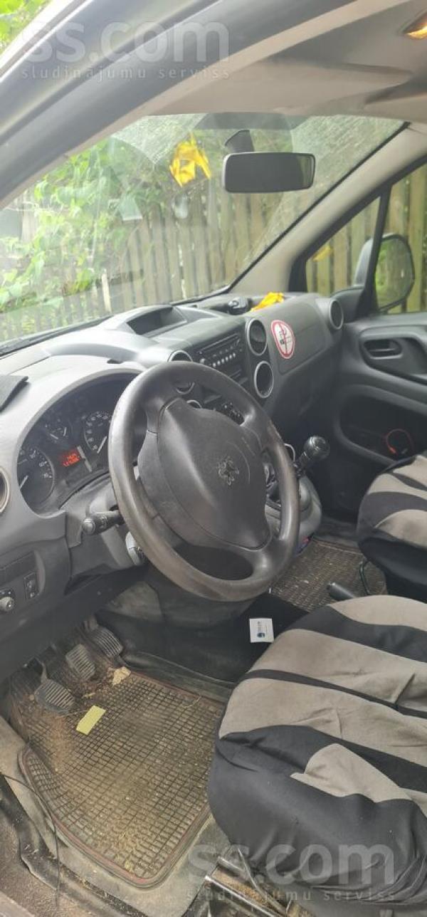 Pelēks Peugeot Partner 2011 Liepāja, ar dzinēja tilpumu 1.60 L un nobraukumu 375 tūkst. km par 1800 €, foto 8 vietnē AUTOMOTO.COM.LV