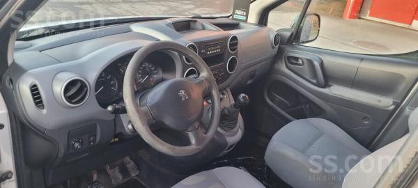 Grey Peugeot Partner 2014 in Riga, with an engine capacity of 1.60 L and mileage of 241 thousand km for 3100 €, photo 5 on AUTOMOTO.COM.LV