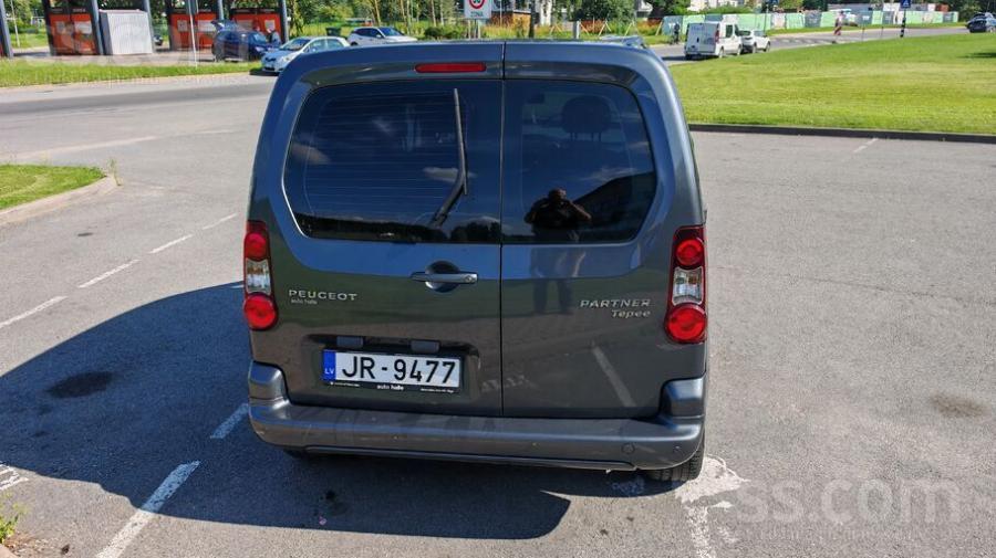 Grey Peugeot Partner 2014 in Riga, with an engine capacity of 1.60 L and mileage of 117 thousand km for 4300 €, photo 5 on AUTOMOTO.COM.LV