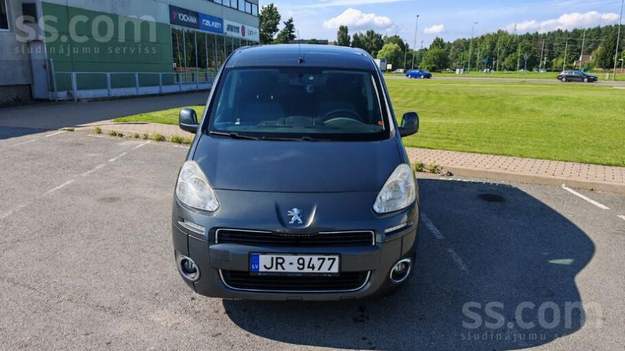Grey Peugeot Partner 2014 in Riga, with an engine capacity of 1.60 L and mileage of 117 thousand km for 4300 €, photo 9 on AUTOMOTO.COM.LV