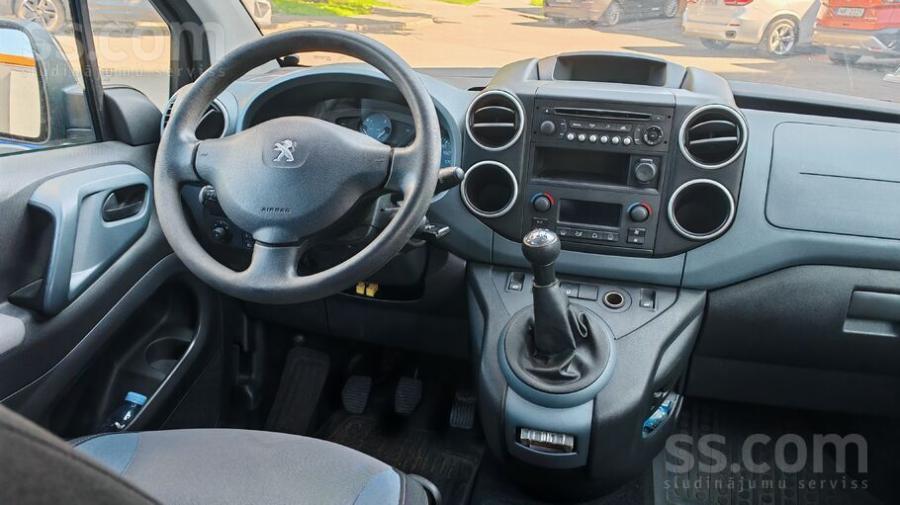 Grey Peugeot Partner 2014 in Riga, with an engine capacity of 1.60 L and mileage of 117 thousand km for 4300 €, photo 12 on AUTOMOTO.COM.LV