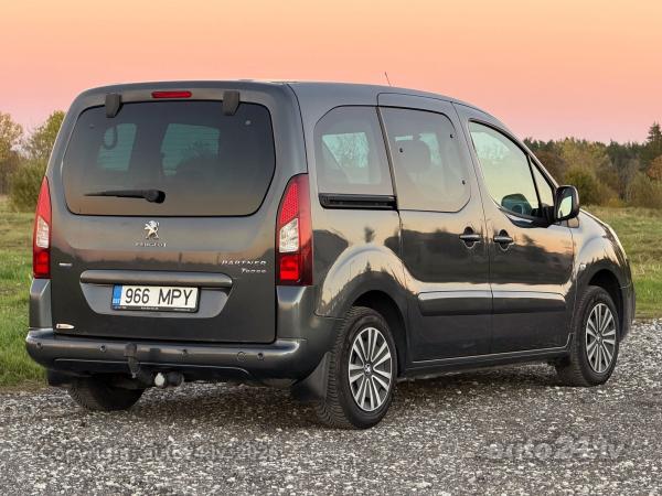 Peugeot Partner 2016 Tallina vietnē Pelēks Peugeot Partner 2016 Tallina, ar dzinēja tilpumu 1.60 L un nobraukumu 217 tūkst. km par 5995 €, foto 7 vietnē AUTOMOTO.COM.LV