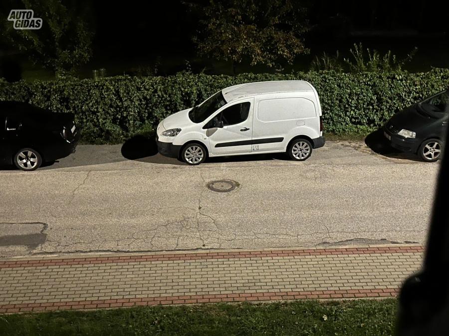Peugeot Partner 2015 in Alytus, with an engine capacity of 1.60 L and mileage of 425 thousand km for 2200 €, photo 4 on AUTOMOTO.COM.LV