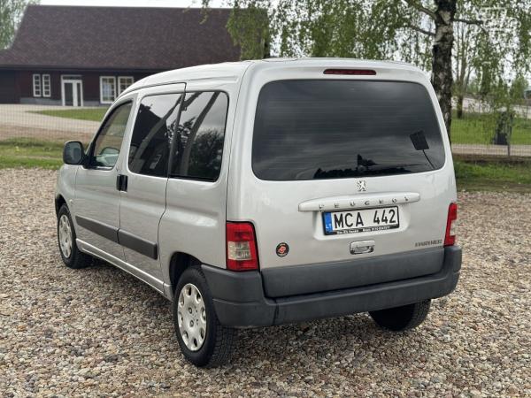 Peugeot Partner 2004 in Vilnius, with an engine capacity of 1.60 L and mileage of 280 thousand km for 1650 €, photo 4 on AUTOMOTO.COM.LV