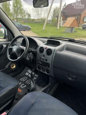 Peugeot Partner 2005 in Vilnius, with an engine capacity of 1.60 L and mileage of 285 thousand km for 1200 €, photo 8 on AUTOMOTO.COM.LV