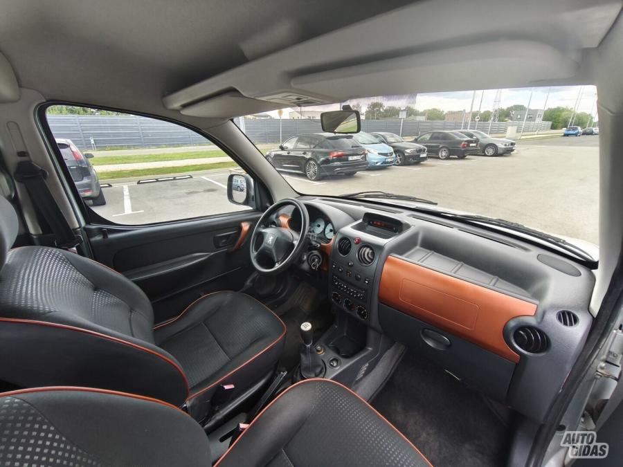 Peugeot Partner 2004 in Kaunas, with an engine capacity of 1.60 L and mileage of 288 thousand km for 1200 €, photo 12 on AUTOMOTO.COM.LV