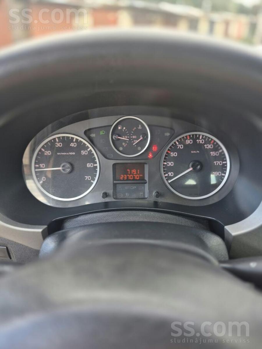 Peugeot Partner 2010 in Riga, with an engine capacity of 1.60 L and mileage of 237 thousand km for 2950 €, photo 7 on AUTOMOTO.COM.LV