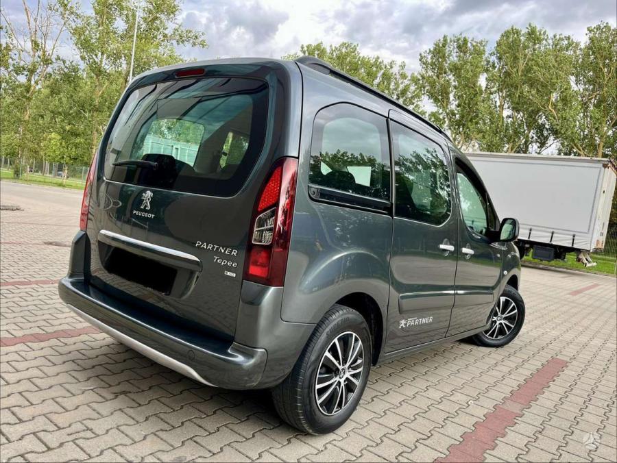 Peugeot Partner 2015 in Siauliai, with an engine capacity of 1.60 L and mileage of 266 thousand km for 5850 €, photo 6 on AUTOMOTO.COM.LV