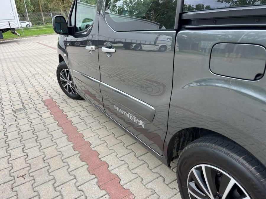 Peugeot Partner 2015 in Siauliai, with an engine capacity of 1.60 L and mileage of 268 thousand km for 5850 €, photo 13 on AUTOMOTO.COM.LV