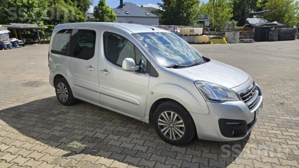 Peugeot Partner 2016 in Riga, with an engine capacity of 1.60 L and mileage of 282 thousand km for 3900 €, photo 5 on AUTOMOTO.COM.LV