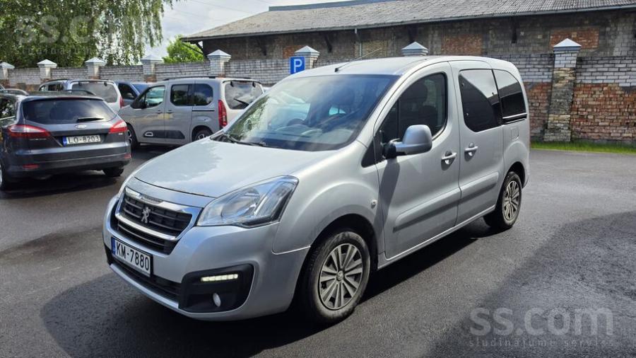 Peugeot Partner 2016 in Riga, with an engine capacity of 1.60 L and mileage of 309 thousand km for 3500 €, photo 6 on AUTOMOTO.COM.LV