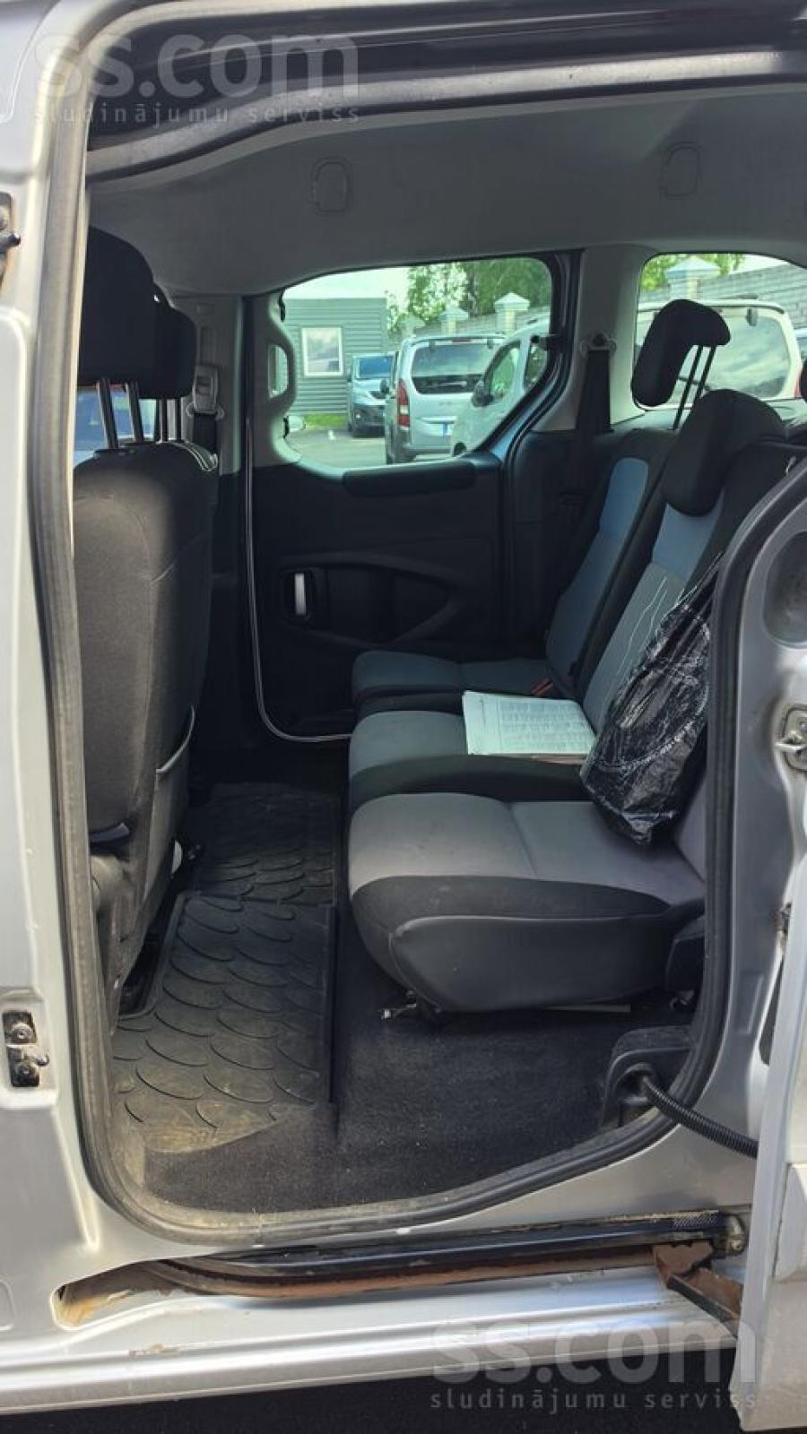 Peugeot Partner 2016 in Riga, with an engine capacity of 1.60 L and mileage of 309 thousand km for 3500 €, photo 8 on AUTOMOTO.COM.LV