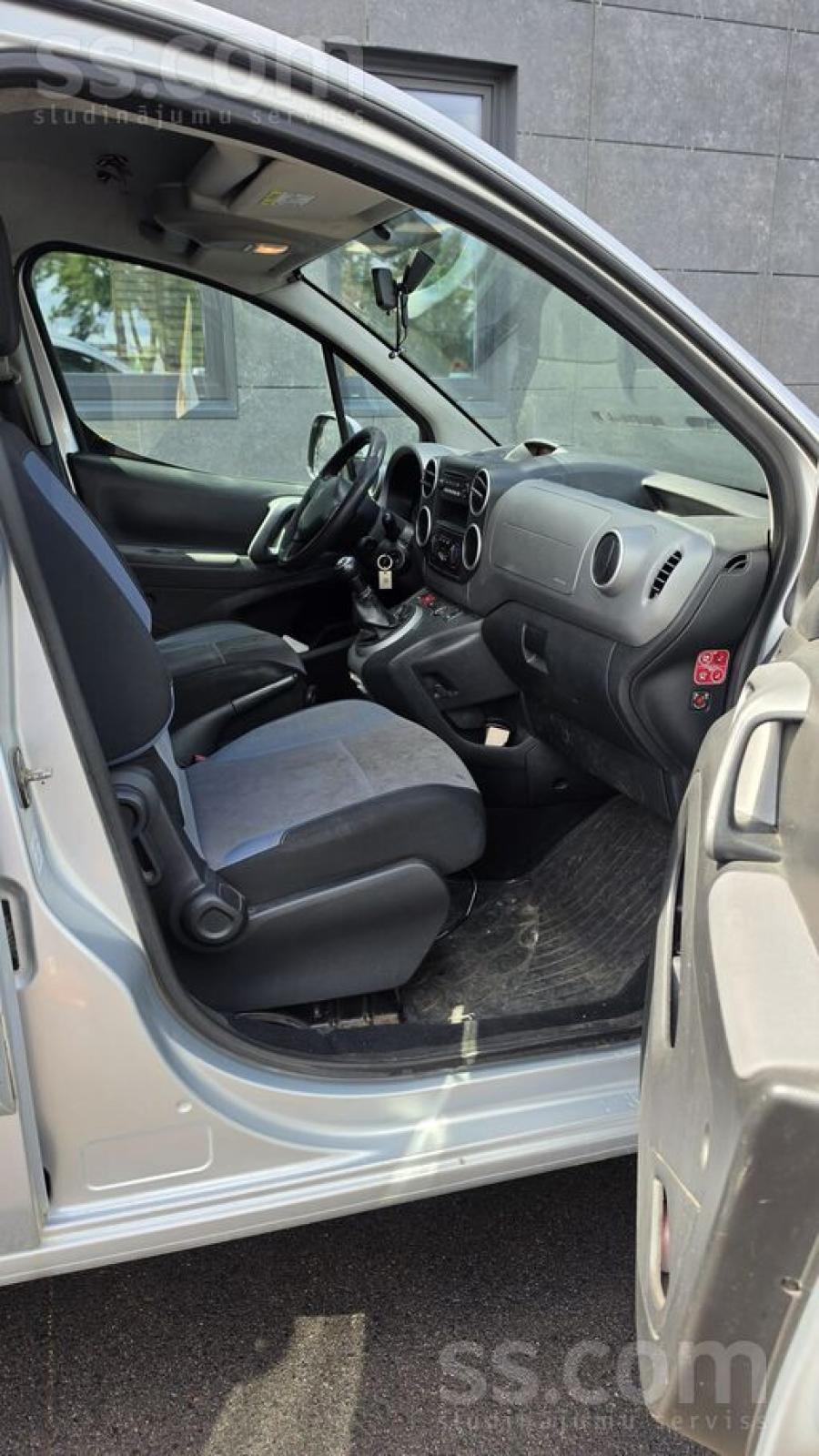 Peugeot Partner 2016 in Riga, with an engine capacity of 1.60 L and mileage of 309 thousand km for 3500 €, photo 10 on AUTOMOTO.COM.LV