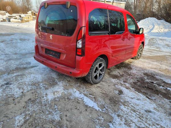 Sarkans Peugeot Partner 2018 Panevēža, ar dzinēja tilpumu 1.60 L un nobraukumu 198 tūkst. km par 6300 €, foto 5 vietnē AUTOMOTO.COM.LV