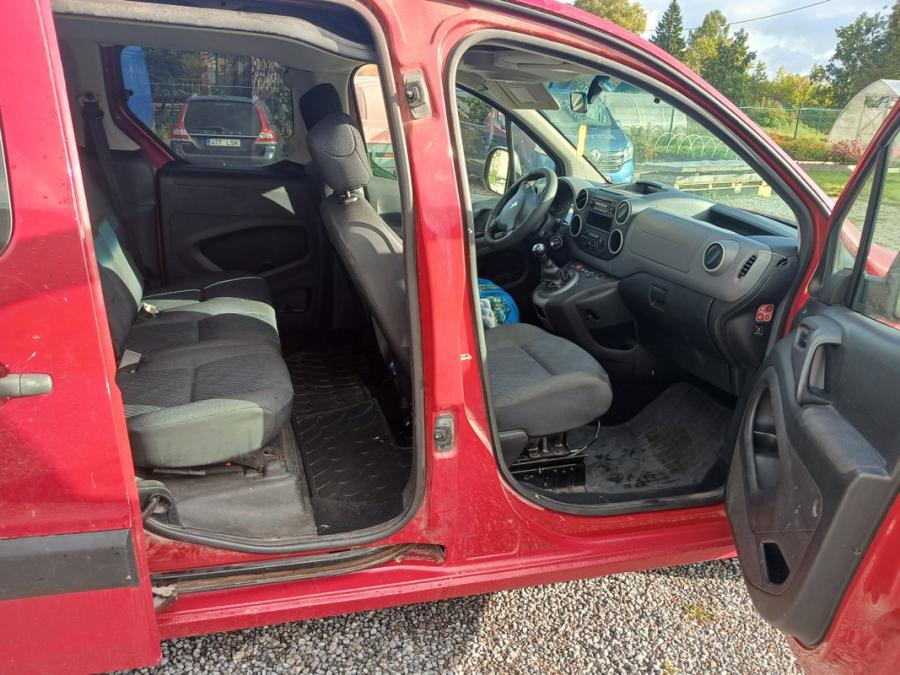Sarkans Peugeot Partner 2009 Kohtla-Jerve, ar dzinēja tilpumu 0.00 L un nobraukumu 302 tūkst. km par 1800 €, foto 10 vietnē AUTOMOTO.COM.LV