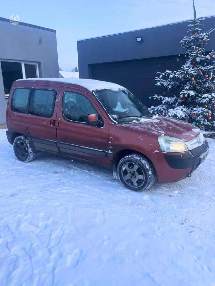 Red Peugeot Partner 2004 in Kaunas, with an engine capacity of 1.99 L and mileage of 355 thousand km for 600 €, photo 1 on AUTOMOTO.COM.LV