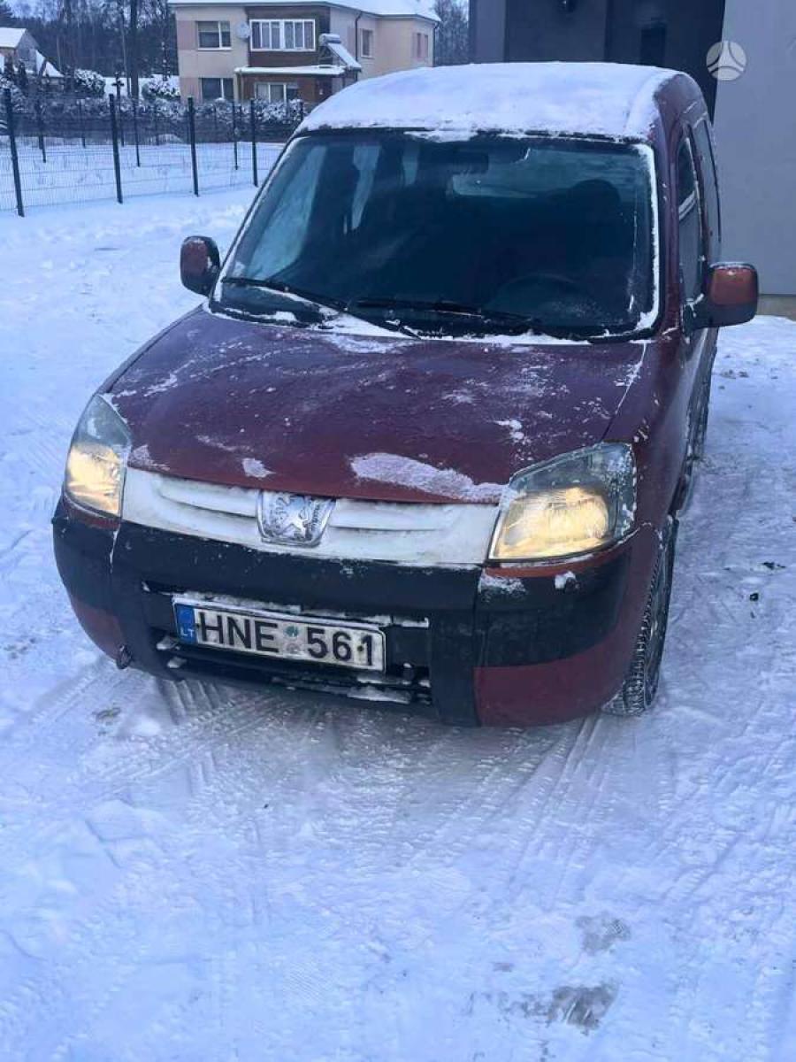 Red Peugeot Partner 2004 in Kaunas, with an engine capacity of 1.99 L and mileage of 355 thousand km for 600 €, photo 2 on AUTOMOTO.COM.LV
