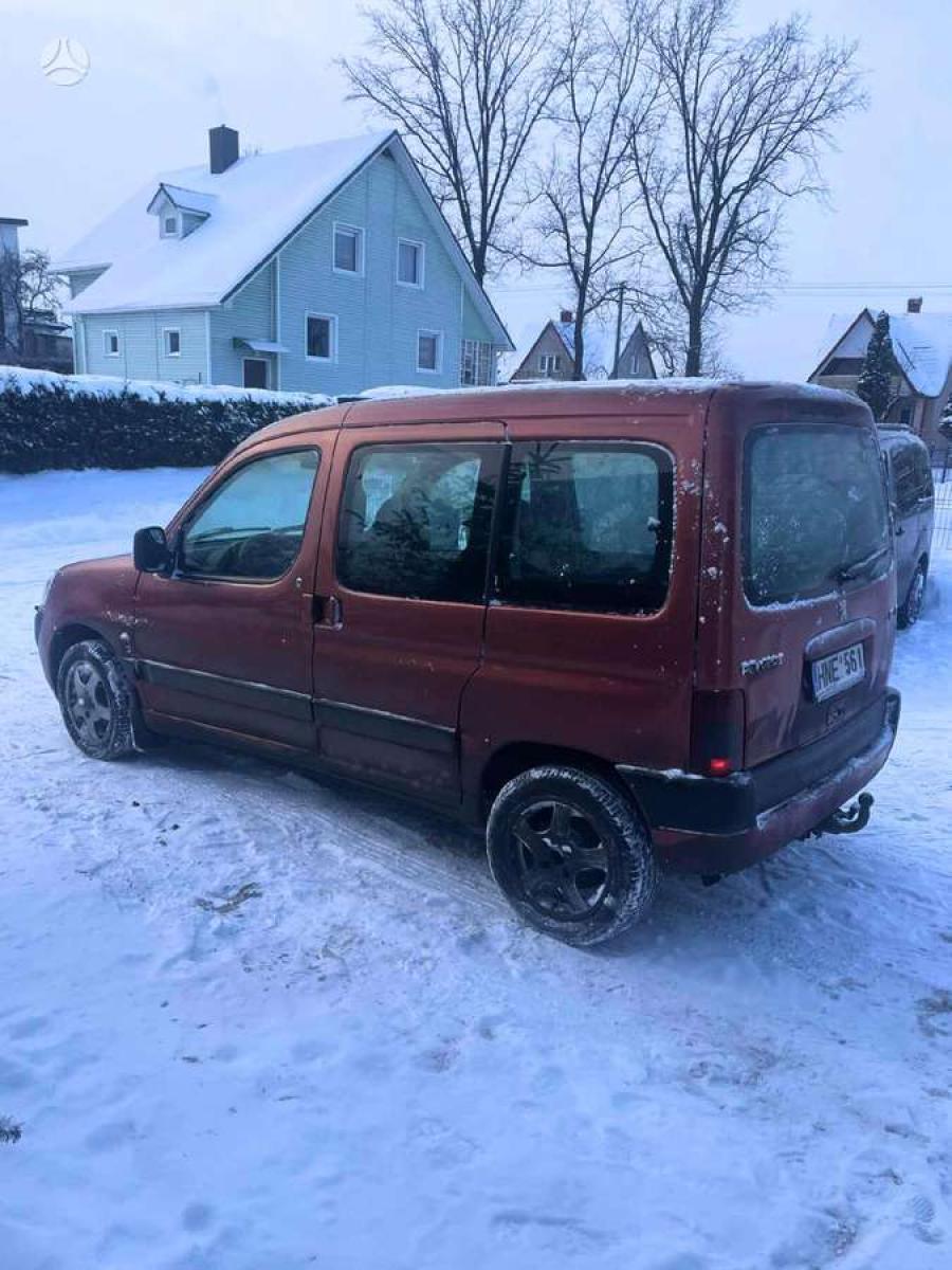 Red Peugeot Partner 2004 in Kaunas, with an engine capacity of 1.99 L and mileage of 355 thousand km for 600 €, photo 3 on AUTOMOTO.COM.LV