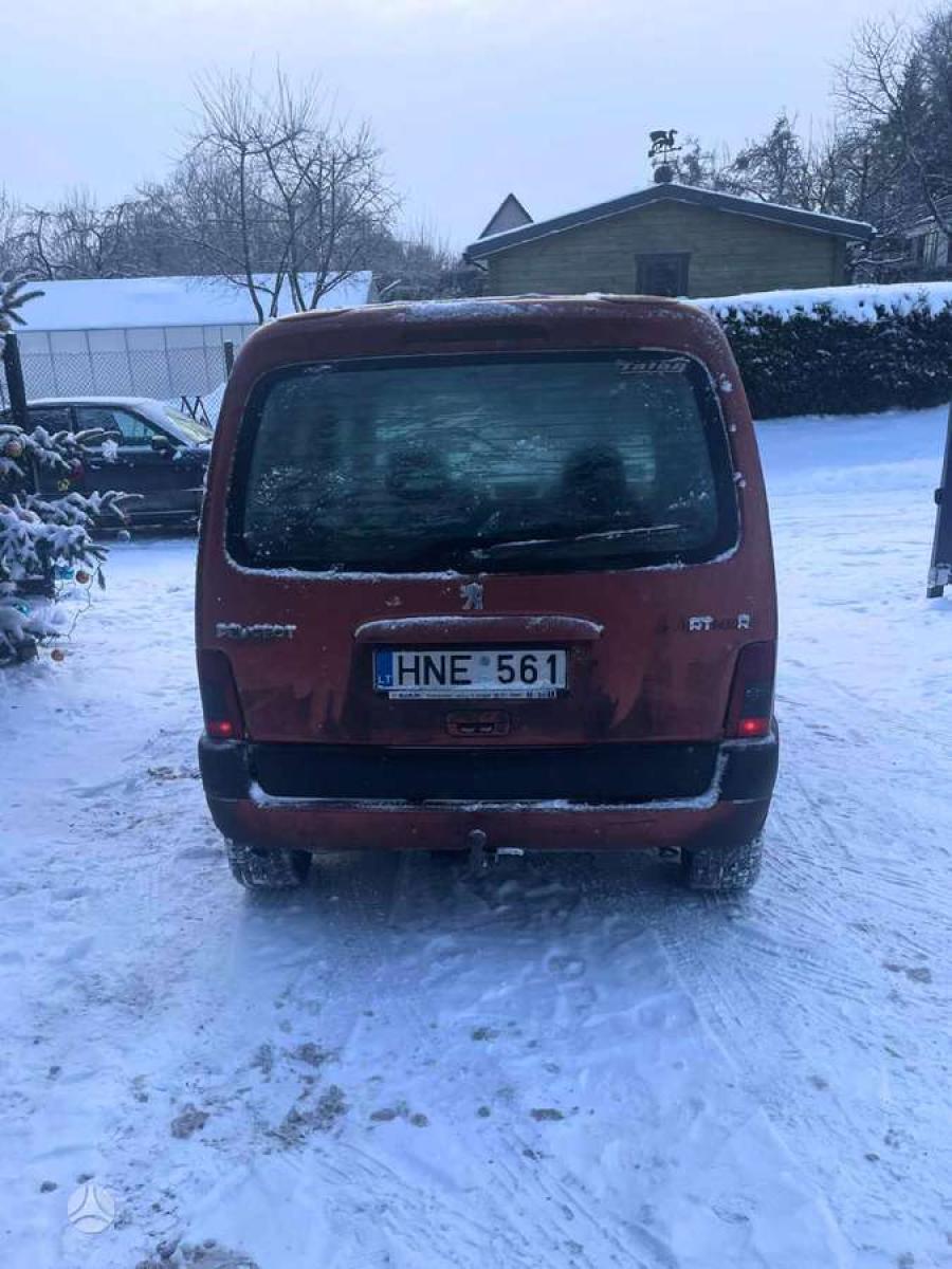 Red Peugeot Partner 2004 in Kaunas, with an engine capacity of 1.99 L and mileage of 355 thousand km for 600 €, photo 4 on AUTOMOTO.COM.LV