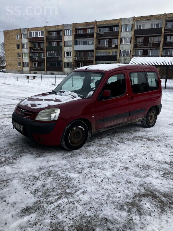 Red Peugeot Partner 2006 in Jurmala, with an engine capacity of 1.60 L and mileage of 292 thousand km for 350 €, photo 1 on AUTOMOTO.COM.LV