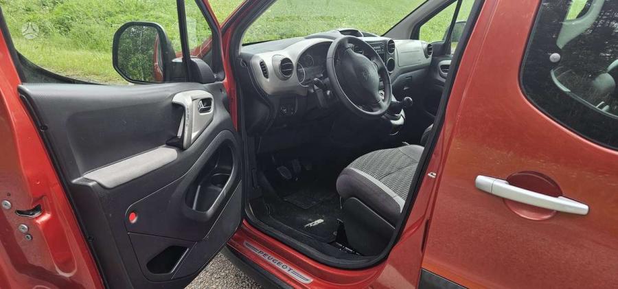 Sarkans Peugeot Partner 2009 Viļņa, ar dzinēja tilpumu 1.56 L un nobraukumu 310 tūkst. km par 4380 €, foto 11 vietnē AUTOMOTO.COM.LV