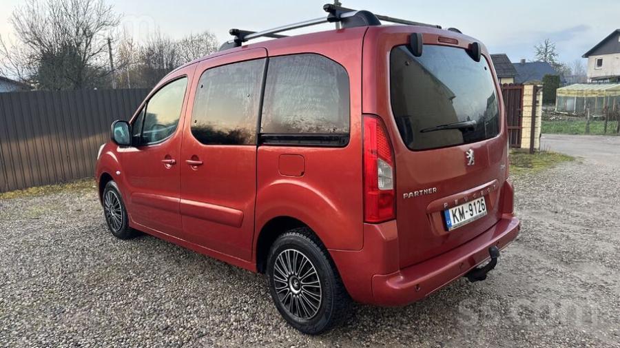 Sarkans Peugeot Partner 2009 Rēzekne, ar dzinēja tilpumu 1.60 L un nobraukumu 388 tūkst. km par 2250 €, foto 4 vietnē AUTOMOTO.COM.LV
