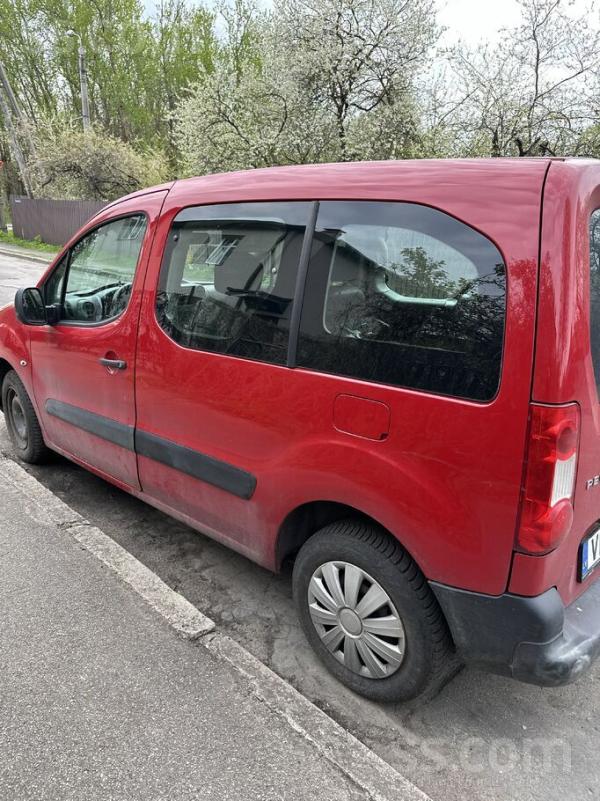 Red Peugeot Partner 2012 in Riga, with an engine capacity of 1.50 L and mileage of 245 thousand km for 600 €, photo 1 on AUTOMOTO.COM.LV