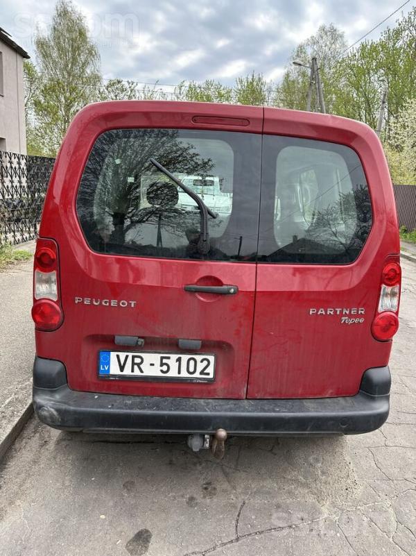 Red Peugeot Partner 2012 in Riga, with an engine capacity of 1.50 L and mileage of 245 thousand km for 600 €, photo 2 on AUTOMOTO.COM.LV