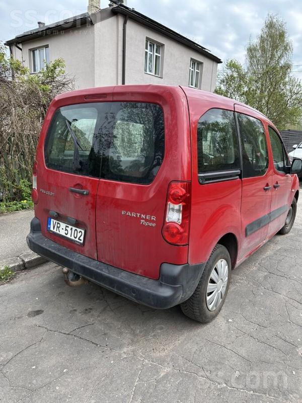 Red Peugeot Partner 2012 in Riga, with an engine capacity of 1.50 L and mileage of 245 thousand km for 600 €, photo 3 on AUTOMOTO.COM.LV