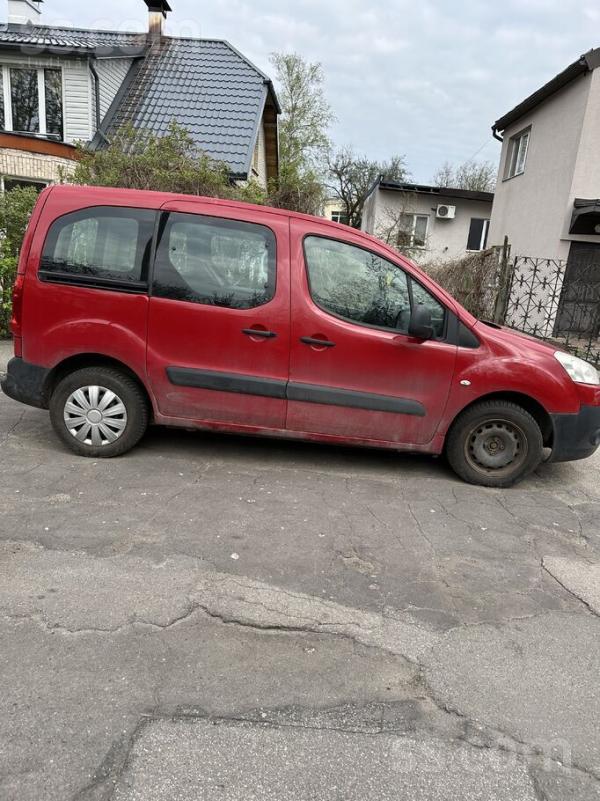 Red Peugeot Partner 2012 in Riga, with an engine capacity of 1.50 L and mileage of 245 thousand km for 600 €, photo 4 on AUTOMOTO.COM.LV
