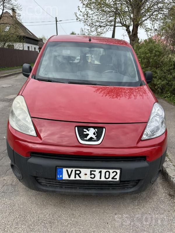 Red Peugeot Partner 2012 in Riga, with an engine capacity of 1.50 L and mileage of 245 thousand km for 600 €, photo 6 on AUTOMOTO.COM.LV