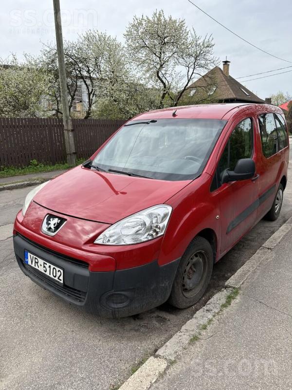 Red Peugeot Partner 2012 in Riga, with an engine capacity of 1.50 L and mileage of 245 thousand km for 600 €, photo 7 on AUTOMOTO.COM.LV