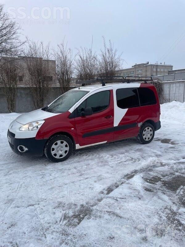Red Peugeot Partner 2014 in Riga, with an engine capacity of 1.60 L and mileage of 250 thousand km for 1800 €, photo 1 on AUTOMOTO.COM.LV