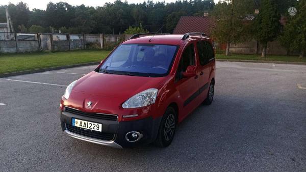 Red Peugeot Partner 2014 in Sirvintos, with an engine capacity of 1.56 L and mileage of 297 thousand km for 4290 €, photo 3 on AUTOMOTO.COM.LV