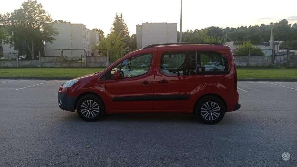 Red Peugeot Partner 2014 in Sirvintos, with an engine capacity of 1.56 L and mileage of 297 thousand km for 4290 €, photo 4 on AUTOMOTO.COM.LV