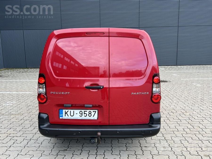 Red Peugeot Partner 2017 in Riga, with an engine capacity of 1.60 L and mileage of 237 thousand km for 4990 €, photo 5 on AUTOMOTO.COM.LV