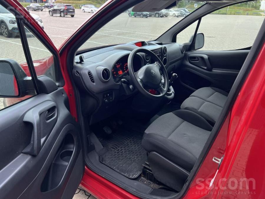 Red Peugeot Partner 2017 in Riga, with an engine capacity of 1.60 L and mileage of 237 thousand km for 4990 €, photo 9 on AUTOMOTO.COM.LV