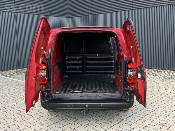 Red Peugeot Partner 2017 in Riga, with an engine capacity of 1.60 L and mileage of 237 thousand km for 4990 €, photo 5 on AUTOMOTO.COM.LV