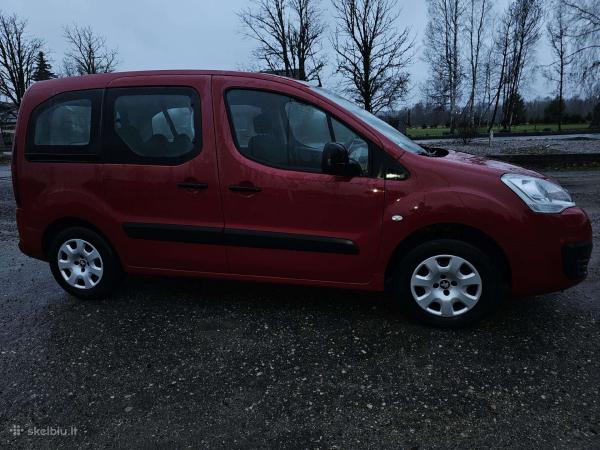 Red Peugeot Partner 2018 in Mazeikiai, with an engine capacity of 1.60 L and mileage of 81 thousand km for 13500 €, photo 4 on AUTOMOTO.COM.LV