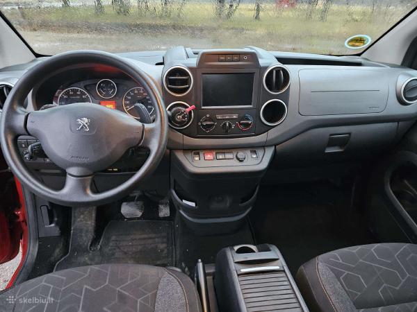 Red Peugeot Partner 2018 in Mazeikiai, with an engine capacity of 1.60 L and mileage of 81 thousand km for 13500 €, photo 6 on AUTOMOTO.COM.LV