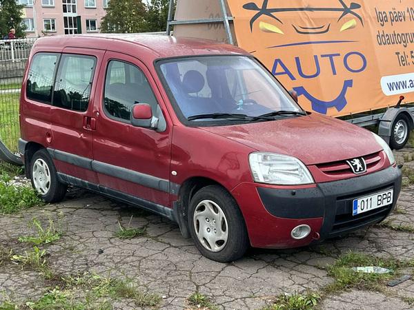 Пежо Partner 2004 в Нарва на AUTOMOTO.COM.LV Красный Пежо Partner 2004 в Нарва, объемом двигателя 1.60 л и пробегом 291 тыс. км за 399 €, фото 3 на AUTOMOTO.COM.LV