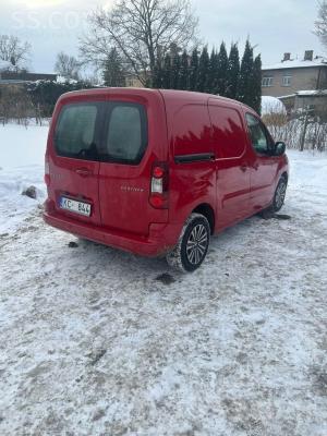 Red Peugeot Partner 2015 in Riga, with an engine capacity of 1.60 L and mileage of 280 thousand km for 3300 €, photo 2 on AUTOMOTO.COM.LV