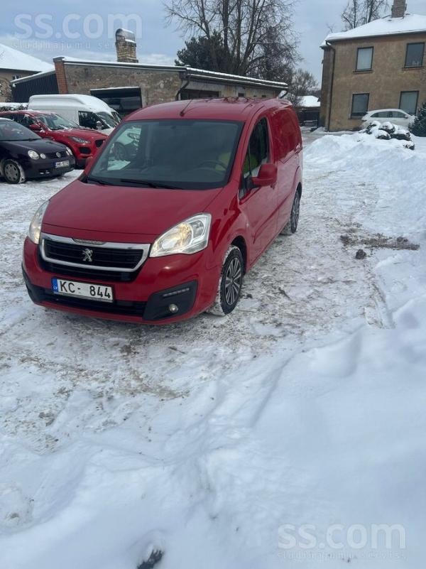 Red Peugeot Partner 2015 in Riga, with an engine capacity of 1.60 L and mileage of 280 thousand km for 3300 €, photo 3 on AUTOMOTO.COM.LV