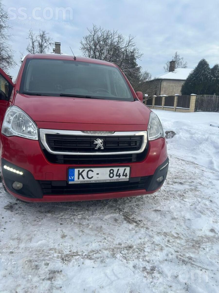 Red Peugeot Partner 2015 in Riga, with an engine capacity of 1.60 L and mileage of 280 thousand km for 3300 €, photo 5 on AUTOMOTO.COM.LV